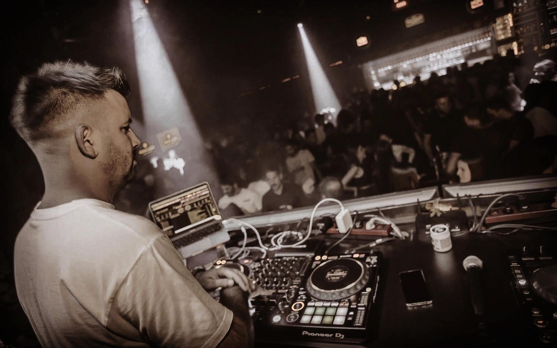 Dj Glishoni - Dj Glishoni - Mostar Disco & Club DeeJay